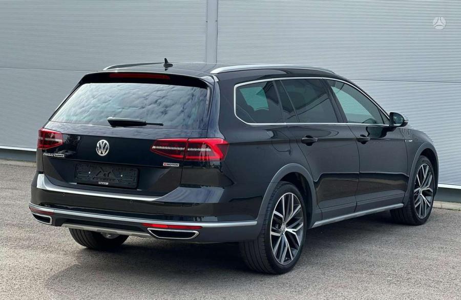 Black Volkswagen Passat Alltrack 2019 in Utena, with an engine capacity of 1.97 L and mileage of 178 thousand km for 19950 €, photo 34 on AUTOMOTO.COM.LV