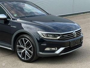 Black Volkswagen Passat Alltrack 2019 in Utena, with an engine capacity of 1.97 L and mileage of 178 thousand km for 19950 €, photo 35 on AUTOMOTO.COM.LV
