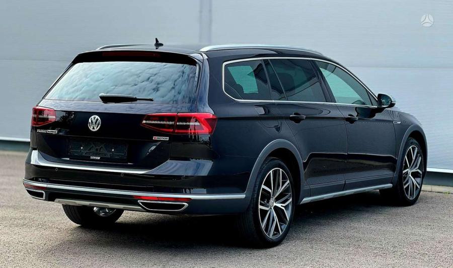 Black Volkswagen Passat Alltrack 2019 in Utena, with an engine capacity of 1.97 L and mileage of 178 thousand km for 19950 €, photo 39 on AUTOMOTO.COM.LV