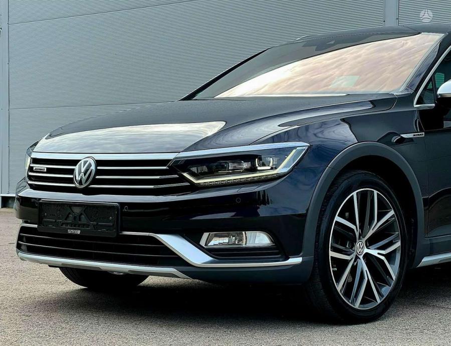 Black Volkswagen Passat Alltrack 2019 in Utena, with an engine capacity of 1.97 L and mileage of 178 thousand km for 19950 €, photo 45 on AUTOMOTO.COM.LV