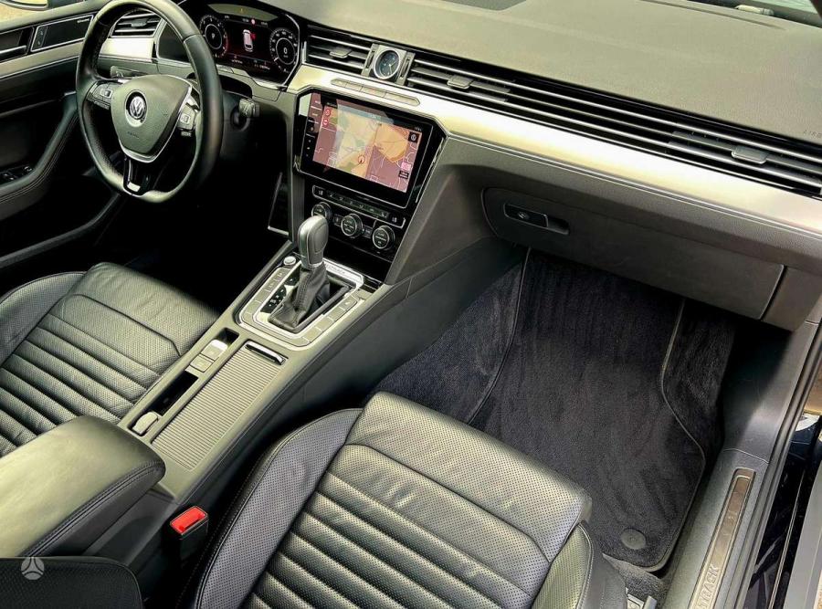 Black Volkswagen Passat Alltrack 2019 in Utena, with an engine capacity of 1.97 L and mileage of 178 thousand km for 19950 €, photo 48 on AUTOMOTO.COM.LV