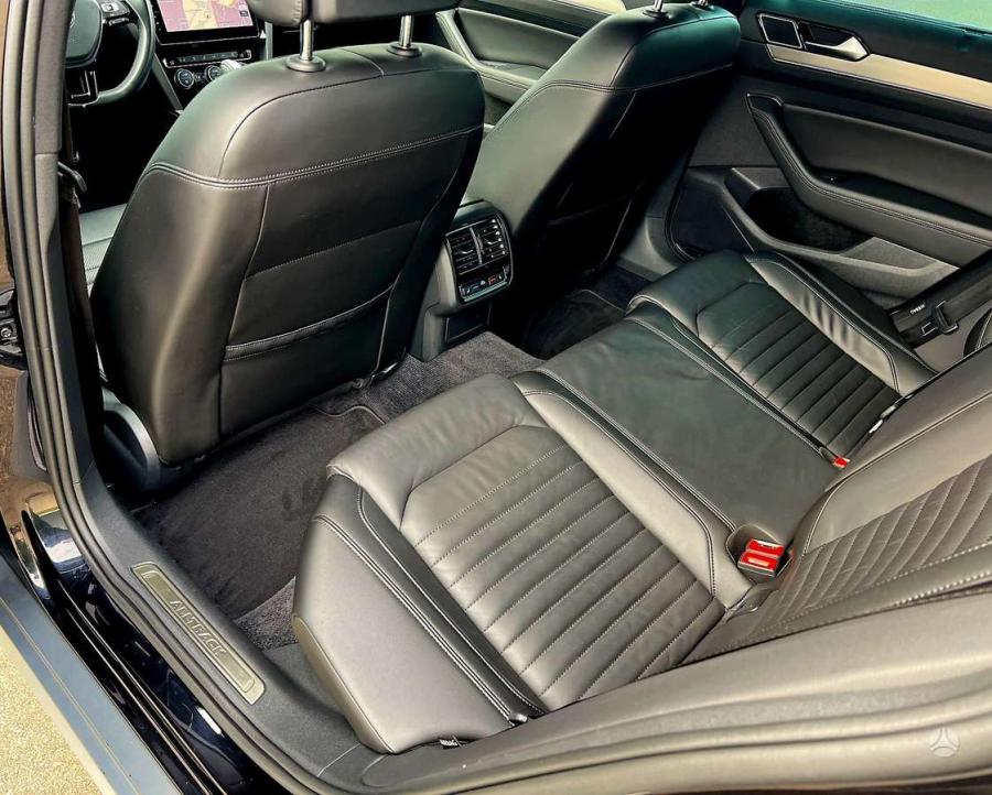 Black Volkswagen Passat Alltrack 2019 in Utena, with an engine capacity of 1.97 L and mileage of 178 thousand km for 19950 €, photo 52 on AUTOMOTO.COM.LV
