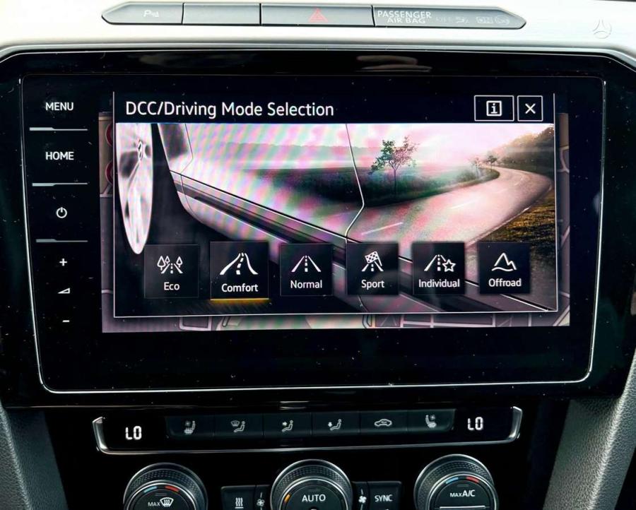 Black Volkswagen Passat Alltrack 2019 in Utena, with an engine capacity of 1.97 L and mileage of 178 thousand km for 19950 €, photo 54 on AUTOMOTO.COM.LV