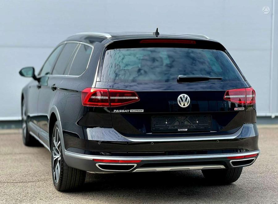 Black Volkswagen Passat Alltrack 2019 in Utena, with an engine capacity of 1.97 L and mileage of 178 thousand km for 19950 €, photo 57 on AUTOMOTO.COM.LV