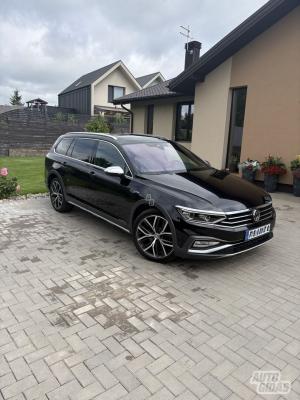 Black Volkswagen Passat Alltrack 2020 in Vilnius, with an engine capacity of 2.00 L and mileage of 134 thousand km for 22990 €, photo 4 on AUTOMOTO.COM.LV