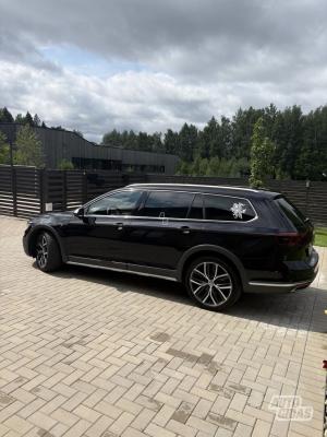 Black Volkswagen Passat Alltrack 2020 in Vilnius, with an engine capacity of 2.00 L and mileage of 134 thousand km for 22990 €, photo 7 on AUTOMOTO.COM.LV