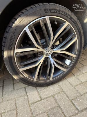 Black Volkswagen Passat Alltrack 2020 in Vilnius, with an engine capacity of 2.00 L and mileage of 134 thousand km for 22990 €, photo 12 on AUTOMOTO.COM.LV
