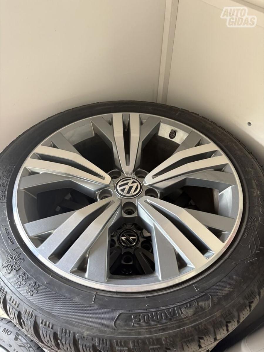 Black Volkswagen Passat Alltrack 2020 in Vilnius, with an engine capacity of 2.00 L and mileage of 134 thousand km for 22990 €, photo 13 on AUTOMOTO.COM.LV