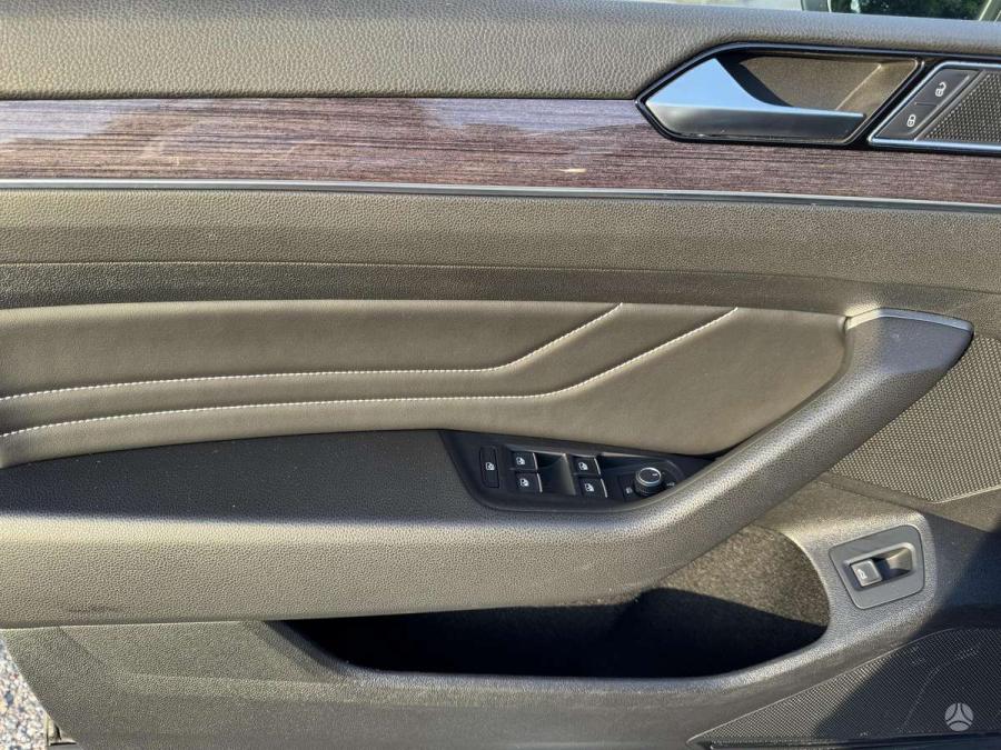 Melns Volkswagen Passat Alltrack 2020 Viļņa, ar dzinēja tilpumu 1.97 L un nobraukumu 69 tūkst. km par 24000 €, foto 19 vietnē AUTOMOTO.COM.LV