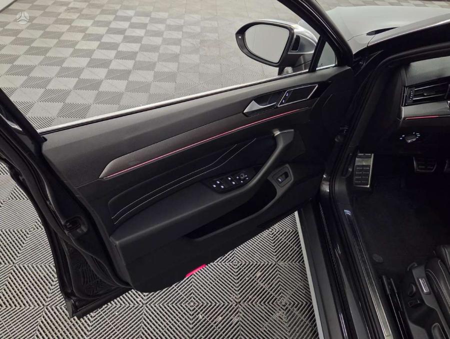 Black Volkswagen Passat Alltrack 2021 in Marijampole, with an engine capacity of 1.97 L and mileage of 175 thousand km for 21850 €, photo 26 on AUTOMOTO.COM.LV
