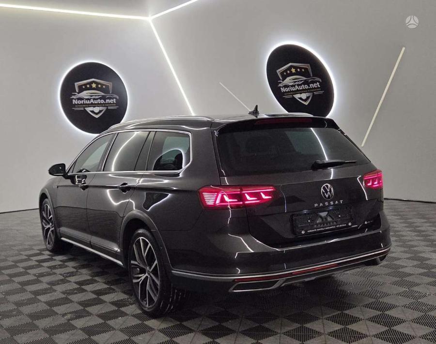 Black Volkswagen Passat Alltrack 2021 in Marijampole, with an engine capacity of 1.97 L and mileage of 175 thousand km for 21850 €, photo 31 on AUTOMOTO.COM.LV