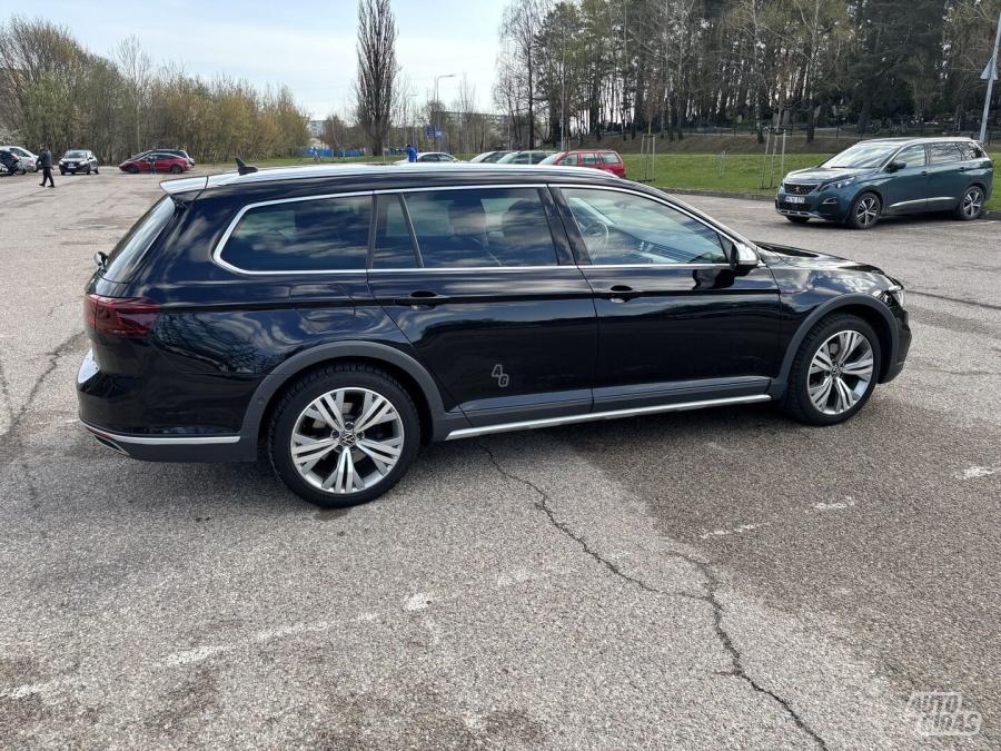 Melns Volkswagen Passat Alltrack 2021 Viļņa, ar dzinēja tilpumu 2.00 L un nobraukumu 126 tūkst. km par 223000 €, foto 4 vietnē AUTOMOTO.COM.LV