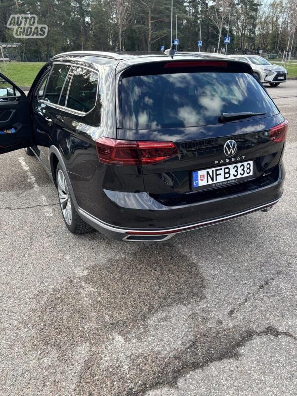 Black Volkswagen Passat Alltrack 2021 in Vilnius, with an engine capacity of 2.00 L and mileage of 126 thousand km for 223000 €, photo 4 on AUTOMOTO.COM.LV