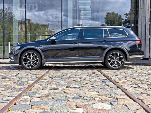 Melns Volkswagen Passat Alltrack 2022 Rīga, ar dzinēja tilpumu 2.00 L un nobraukumu 100 tūkst. km par 27777 €, foto 6 vietnē AUTOMOTO.COM.LV