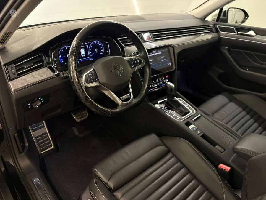 Melns Volkswagen Passat Alltrack 2022 Marijampole, ar dzinēja tilpumu 1.97 L un nobraukumu 186 tūkst. km par 21900 €, foto 3 vietnē AUTOMOTO.COM.LV