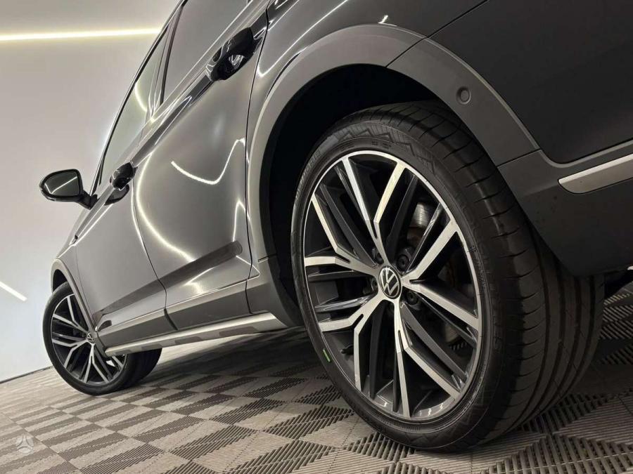 Melns Volkswagen Passat Alltrack 2022 Marijampole, ar dzinēja tilpumu 1.97 L un nobraukumu 186 tūkst. km par 21900 €, foto 27 vietnē AUTOMOTO.COM.LV