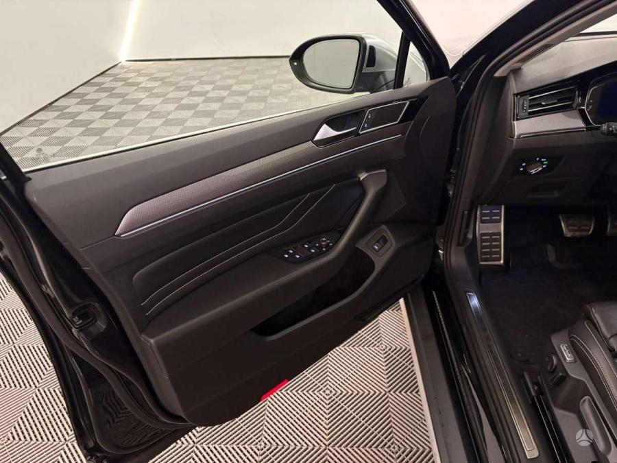 Melns Volkswagen Passat Alltrack 2022 Marijampole, ar dzinēja tilpumu 1.97 L un nobraukumu 186 tūkst. km par 21900 €, foto 30 vietnē AUTOMOTO.COM.LV