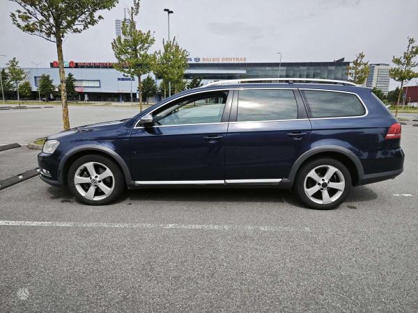 Blue Volkswagen Passat Alltrack 2012 in Klaipeda, with an engine capacity of 1.97 L and mileage of 210 thousand km for 7500 €, photo 4 on AUTOMOTO.COM.LV