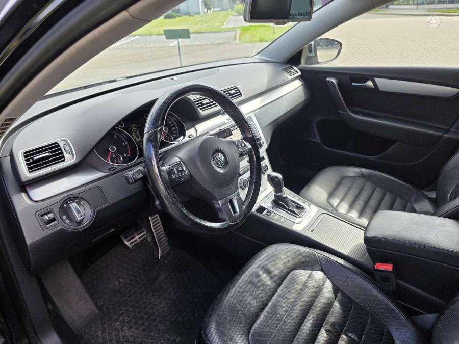 Blue Volkswagen Passat Alltrack 2013 in Riga, with an engine capacity of 2.00 L and mileage of 403 thousand km for 6950 €, photo 8 on AUTOMOTO.COM.LV