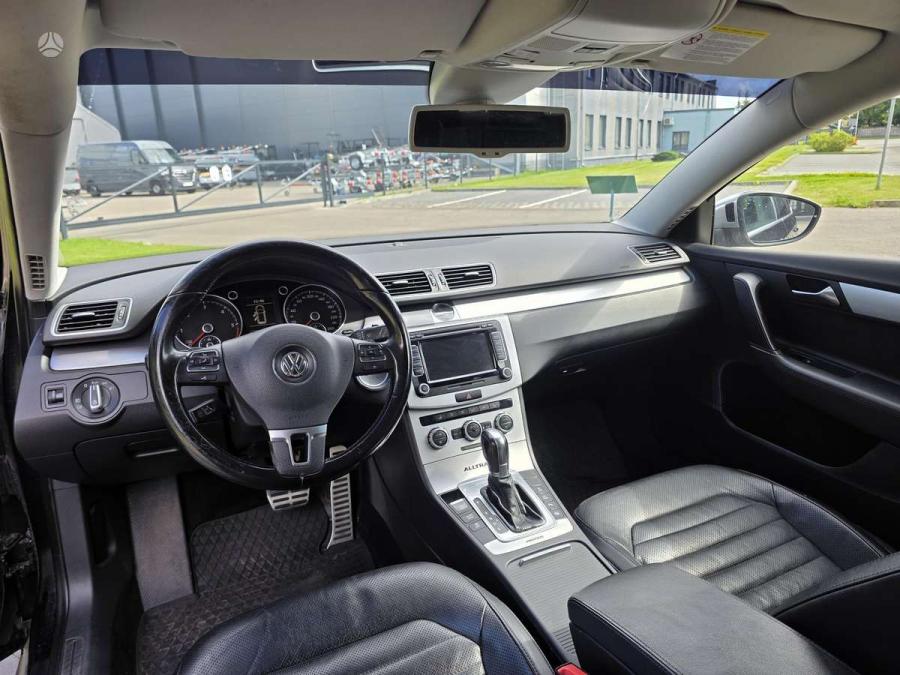 Blue Volkswagen Passat Alltrack 2013 in Riga, with an engine capacity of 2.00 L and mileage of 403 thousand km for 6950 €, photo 9 on AUTOMOTO.COM.LV