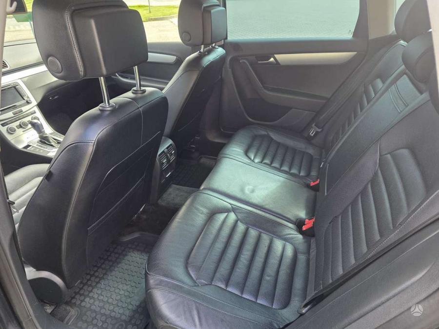 Blue Volkswagen Passat Alltrack 2013 in Riga, with an engine capacity of 2.00 L and mileage of 403 thousand km for 6950 €, photo 13 on AUTOMOTO.COM.LV