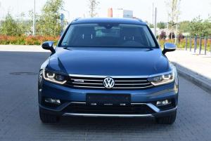 Blue Volkswagen Passat Alltrack 2015 in Vilnius, with an engine capacity of 1.97 L and mileage of 335 thousand km for 10650 €, photo 3 on AUTOMOTO.COM.LV