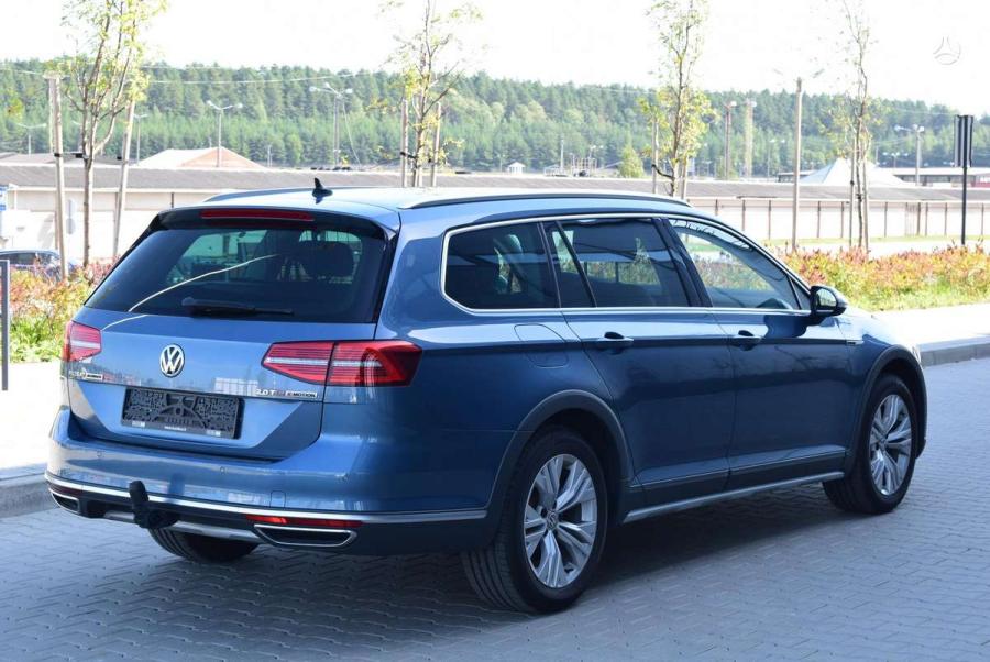 Blue Volkswagen Passat Alltrack 2015 in Vilnius, with an engine capacity of 1.97 L and mileage of 335 thousand km for 10650 €, photo 5 on AUTOMOTO.COM.LV