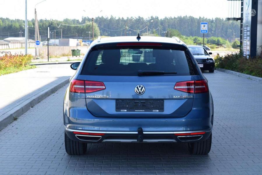 Blue Volkswagen Passat Alltrack 2015 in Vilnius, with an engine capacity of 1.97 L and mileage of 335 thousand km for 10650 €, photo 6 on AUTOMOTO.COM.LV