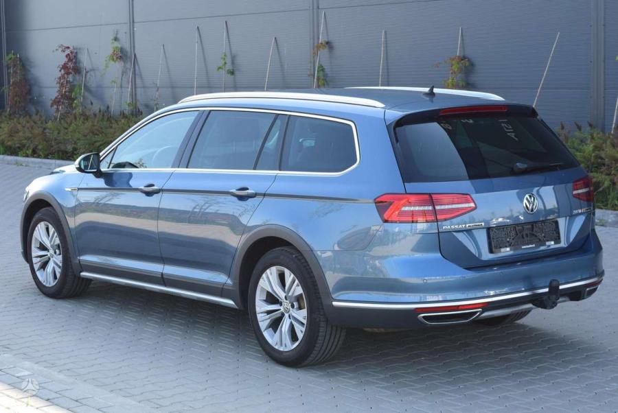 Blue Volkswagen Passat Alltrack 2015 in Vilnius, with an engine capacity of 1.97 L and mileage of 335 thousand km for 10650 €, photo 7 on AUTOMOTO.COM.LV