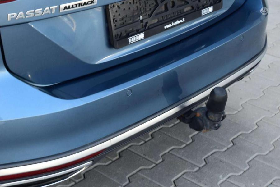 Blue Volkswagen Passat Alltrack 2015 in Vilnius, with an engine capacity of 1.97 L and mileage of 335 thousand km for 10650 €, photo 8 on AUTOMOTO.COM.LV