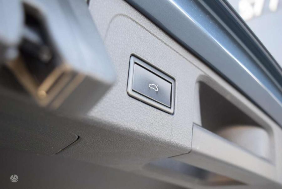 Blue Volkswagen Passat Alltrack 2015 in Vilnius, with an engine capacity of 1.97 L and mileage of 335 thousand km for 10650 €, photo 9 on AUTOMOTO.COM.LV