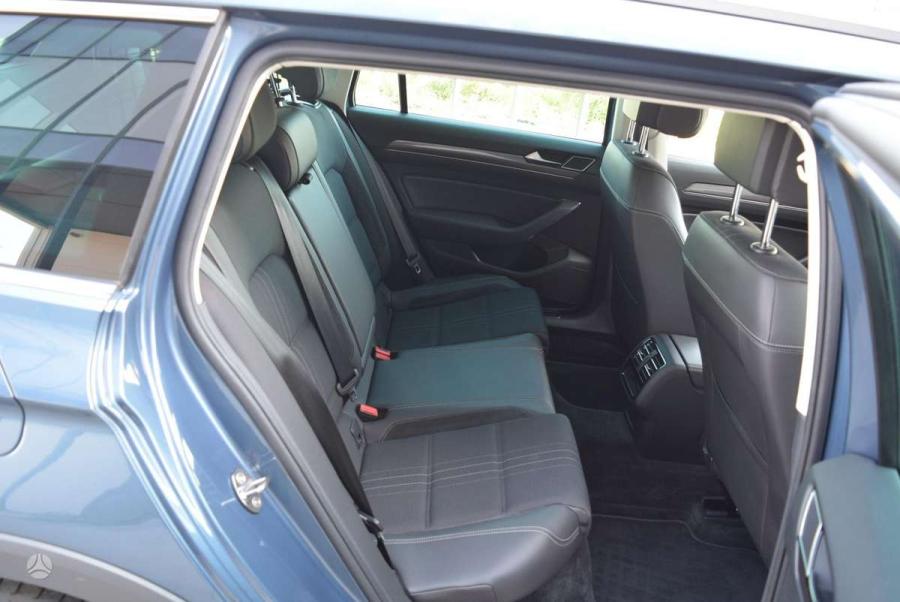Blue Volkswagen Passat Alltrack 2015 in Vilnius, with an engine capacity of 1.97 L and mileage of 335 thousand km for 10650 €, photo 13 on AUTOMOTO.COM.LV