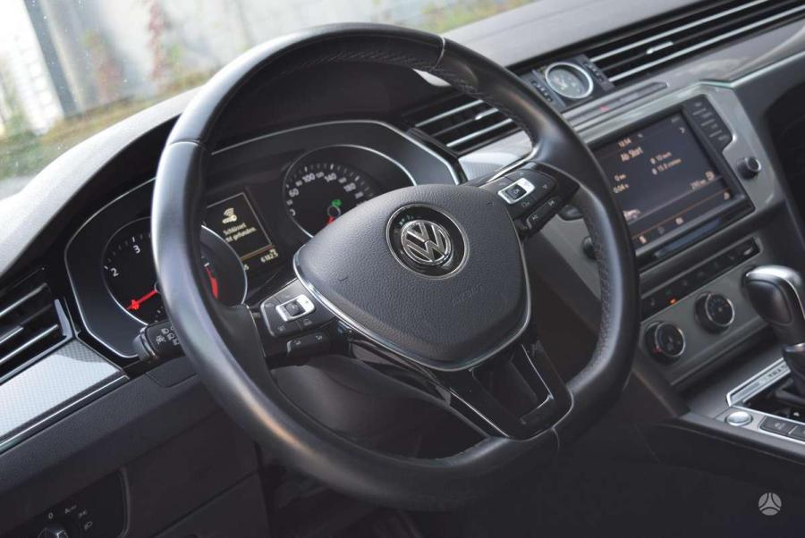 Blue Volkswagen Passat Alltrack 2015 in Vilnius, with an engine capacity of 1.97 L and mileage of 335 thousand km for 10650 €, photo 15 on AUTOMOTO.COM.LV