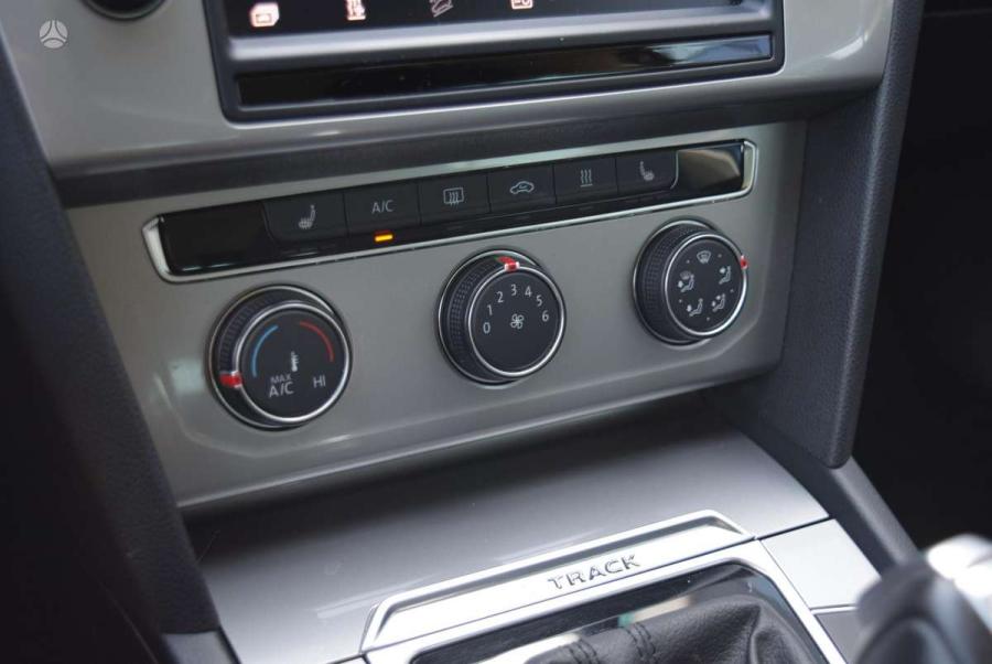 Blue Volkswagen Passat Alltrack 2015 in Vilnius, with an engine capacity of 1.97 L and mileage of 335 thousand km for 10650 €, photo 17 on AUTOMOTO.COM.LV