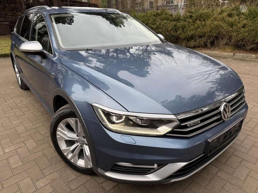 Blue Volkswagen Passat Alltrack 2016 in Prienai, with an engine capacity of 2.00 L and mileage of 257 thousand km for 10950 €, photo 4 on AUTOMOTO.COM.LV