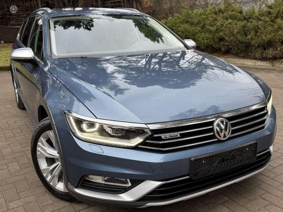 Blue Volkswagen Passat Alltrack 2016 in Prienai, with an engine capacity of 2.00 L and mileage of 257 thousand km for 10950 €, photo 5 on AUTOMOTO.COM.LV