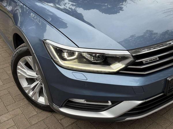 Blue Volkswagen Passat Alltrack 2016 in Prienai, with an engine capacity of 2.00 L and mileage of 257 thousand km for 10950 €, photo 7 on AUTOMOTO.COM.LV
