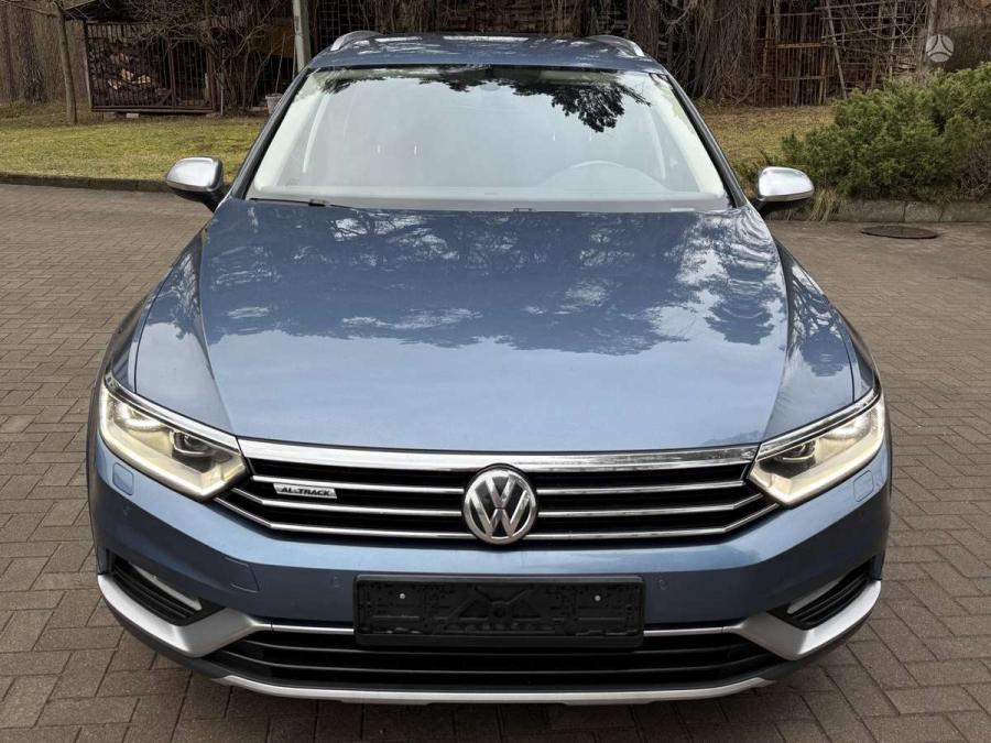 Blue Volkswagen Passat Alltrack 2016 in Prienai, with an engine capacity of 2.00 L and mileage of 257 thousand km for 10950 €, photo 8 on AUTOMOTO.COM.LV