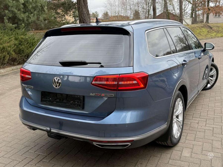 Blue Volkswagen Passat Alltrack 2016 in Prienai, with an engine capacity of 2.00 L and mileage of 257 thousand km for 10950 €, photo 13 on AUTOMOTO.COM.LV