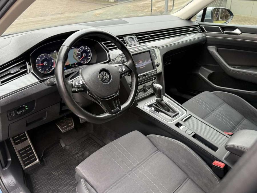 Blue Volkswagen Passat Alltrack 2016 in Prienai, with an engine capacity of 2.00 L and mileage of 257 thousand km for 10950 €, photo 17 on AUTOMOTO.COM.LV