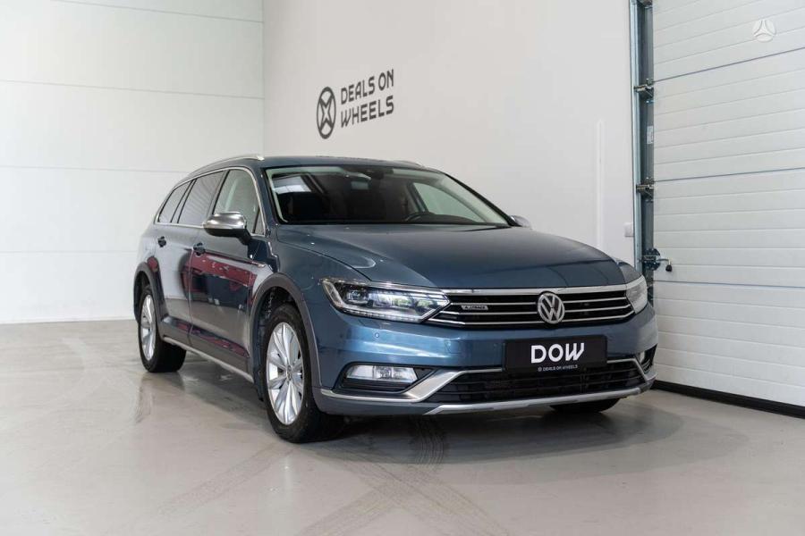 Blue Volkswagen Passat Alltrack 2016 in Vilnius, with an engine capacity of 1.97 L and mileage of 162 thousand km for 15490 €, photo 1 on AUTOMOTO.COM.LV