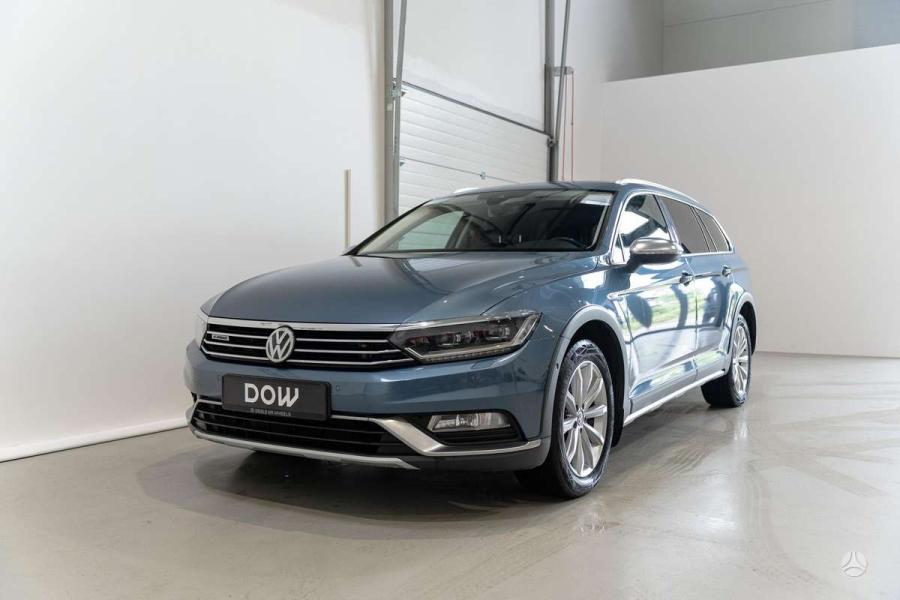 Blue Volkswagen Passat Alltrack 2016 in Vilnius, with an engine capacity of 1.97 L and mileage of 162 thousand km for 15490 €, photo 3 on AUTOMOTO.COM.LV