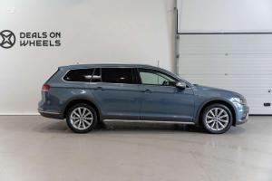 Blue Volkswagen Passat Alltrack 2016 in Vilnius, with an engine capacity of 1.97 L and mileage of 162 thousand km for 15490 €, photo 4 on AUTOMOTO.COM.LV