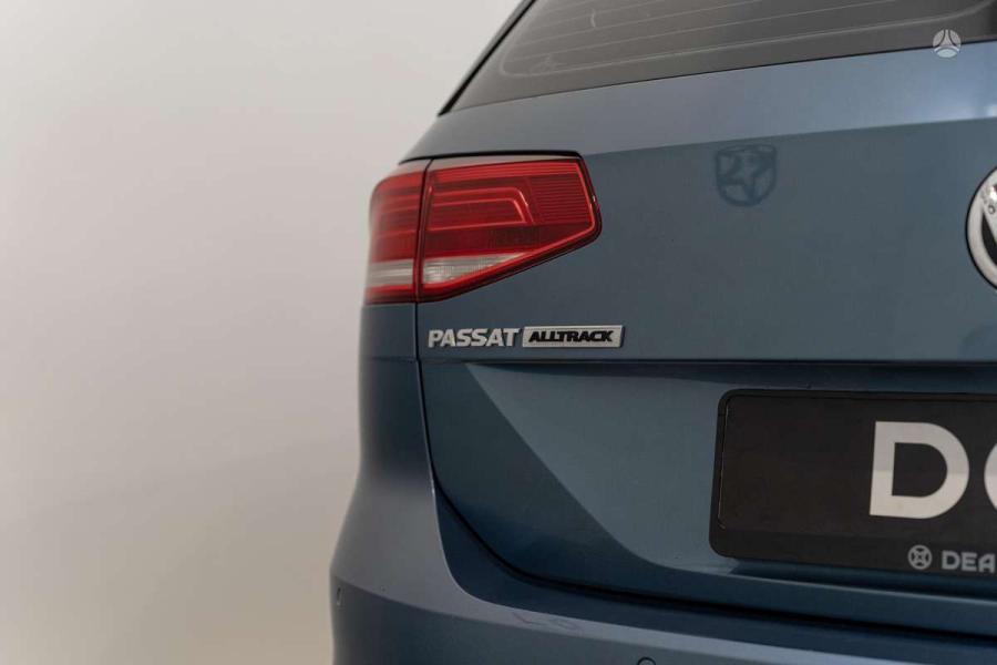 Blue Volkswagen Passat Alltrack 2016 in Vilnius, with an engine capacity of 1.97 L and mileage of 162 thousand km for 15490 €, photo 8 on AUTOMOTO.COM.LV