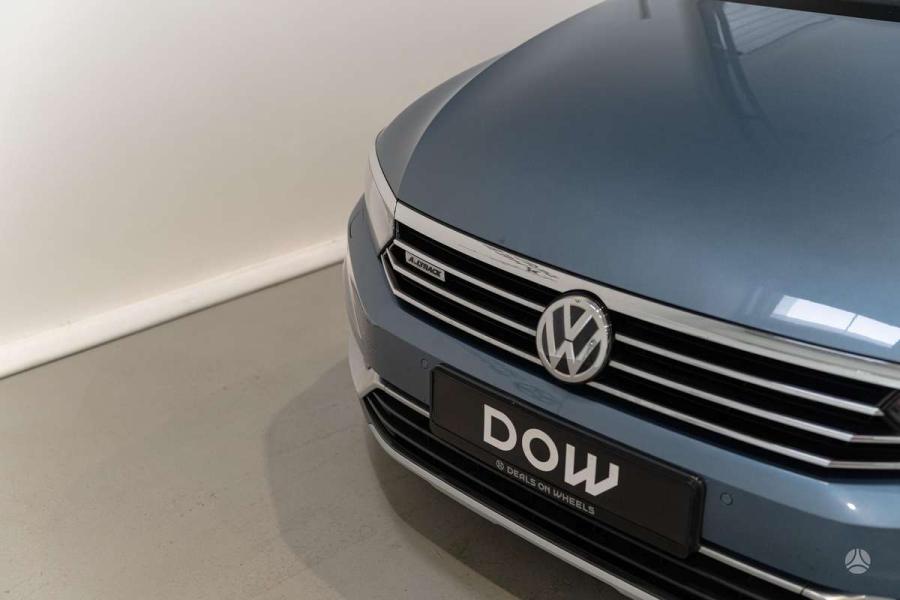Blue Volkswagen Passat Alltrack 2016 in Vilnius, with an engine capacity of 1.97 L and mileage of 162 thousand km for 15490 €, photo 9 on AUTOMOTO.COM.LV