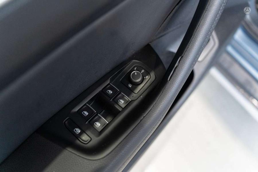 Blue Volkswagen Passat Alltrack 2016 in Vilnius, with an engine capacity of 1.97 L and mileage of 162 thousand km for 15490 €, photo 14 on AUTOMOTO.COM.LV