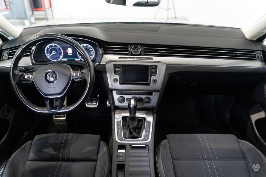 Blue Volkswagen Passat Alltrack 2016 in Vilnius, with an engine capacity of 1.97 L and mileage of 162 thousand km for 15490 €, photo 16 on AUTOMOTO.COM.LV