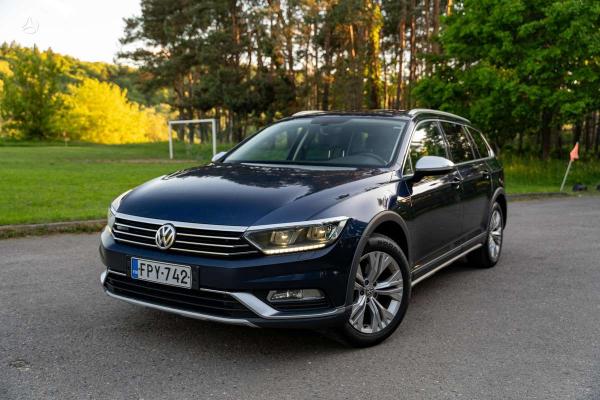 Blue Volkswagen Passat Alltrack 2017 in Kaunas, with an engine capacity of 0.00 L and mileage of 265 thousand km for 11000 €, photo 2 on AUTOMOTO.COM.LV