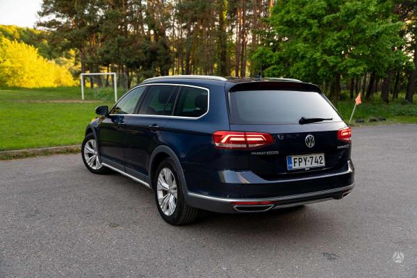 Blue Volkswagen Passat Alltrack 2017 in Kaunas, with an engine capacity of 0.00 L and mileage of 265 thousand km for 11000 €, photo 5 on AUTOMOTO.COM.LV