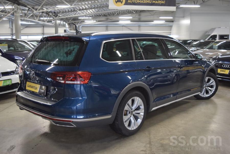 Blue Volkswagen Passat Alltrack 2021 in Riga, with an engine capacity of 2.00 L and mileage of 45 thousand km for 27600 €, photo 3 on AUTOMOTO.COM.LV